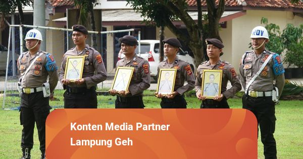 Langgar Kode Etik Polri, 4 Anggota Polisi Polres Lampung Tengah Dipecat | kumparan.com